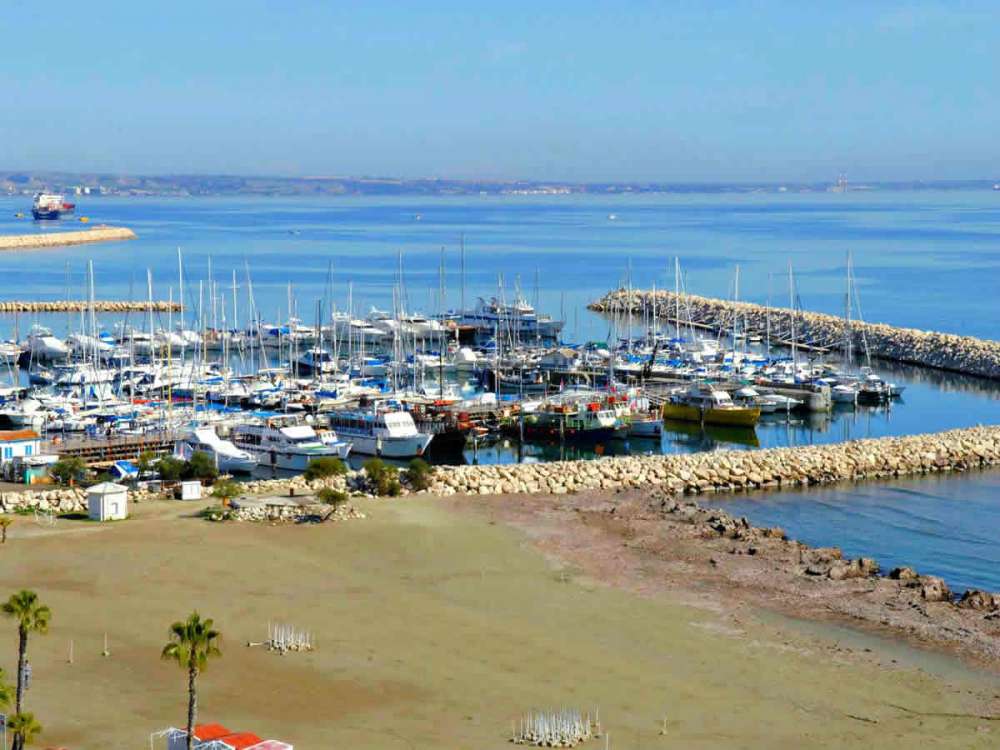 Buy Seafront Apartment in Finikoudes Larnaca